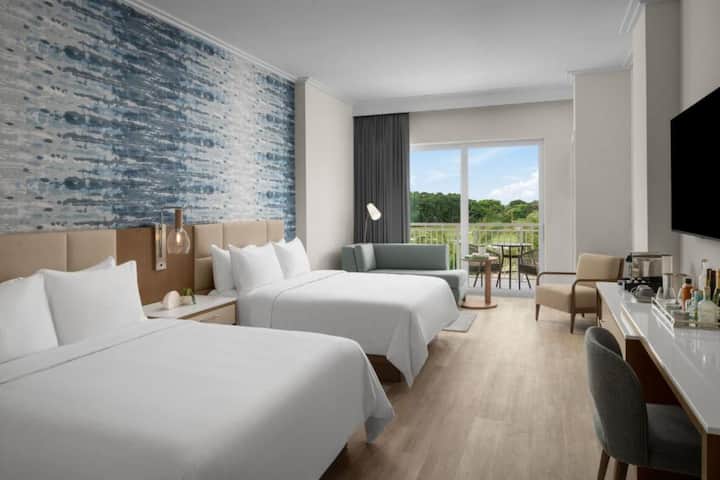 Free Shuttle To Beach + 3 Pools. Spa. Golf. Games - West Palm Beach, FL