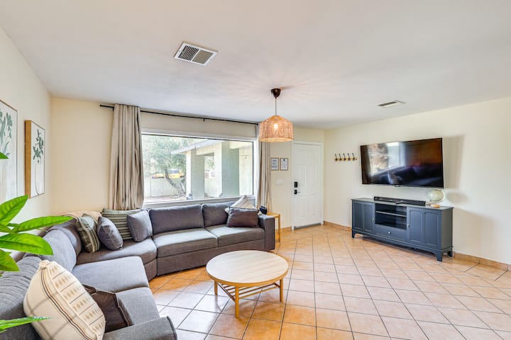 Walk To Colorado River: Family Home W/ Yard! - Bullhead City, AZ