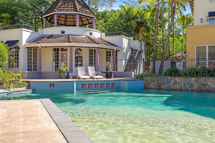Lakeside Luxe Retreat - Pool View I Bbq I Spa Bath - Cairns