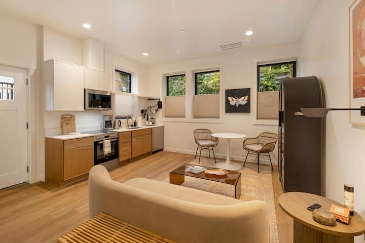 New Luxury Condo! Downtown! Ground Floor - Haven 1 - Friday Harbor, WA