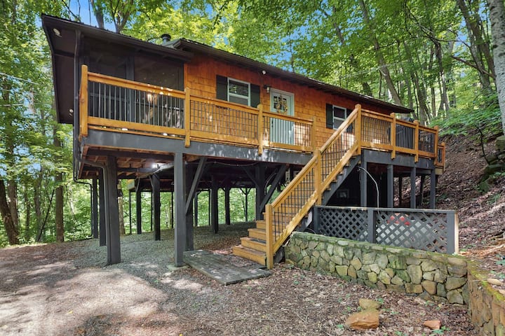 2br Cabin With Stream & Pool Access - Ellijay, GA