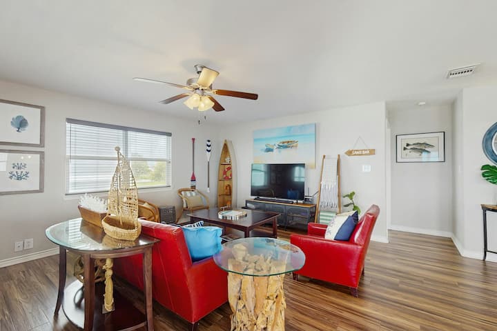 3 Br Bayfront Home - Steps To Sand & Fishing - Rockport, TX