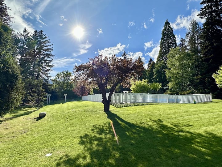 El Niuet De Montana Park, Accommodation In Enveitg - Alp, Catalonia