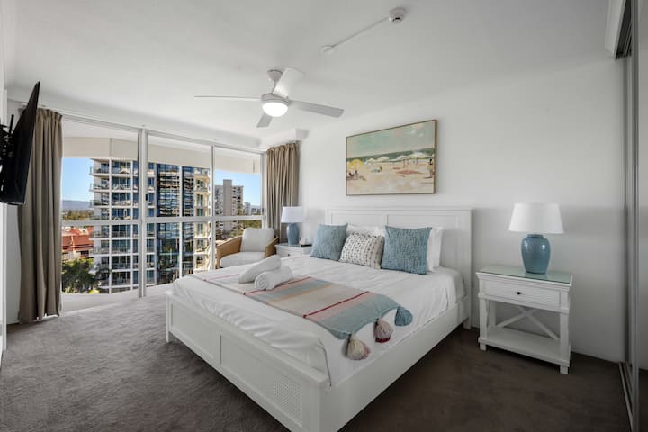 2 Bedroom Ocean View Premium - Surfers Paradise