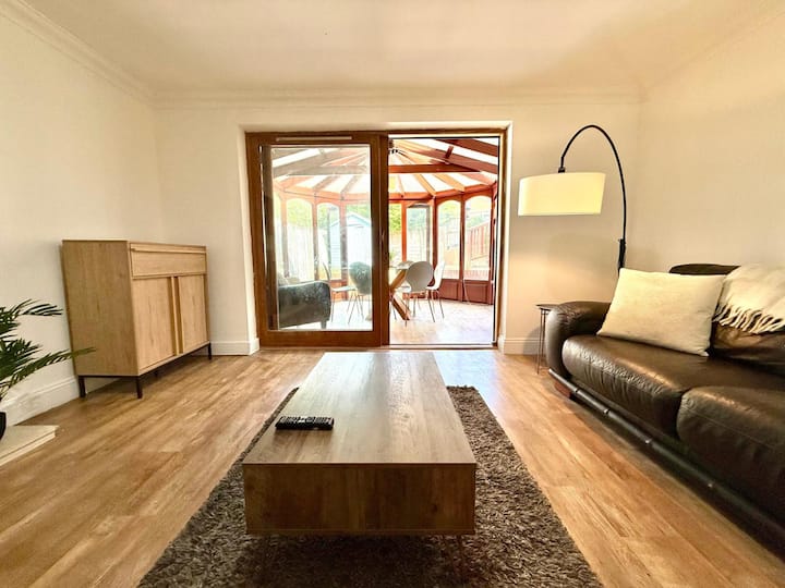 Southernwood House Sleeps 12 Parking And Wi-fi - Cirencester
