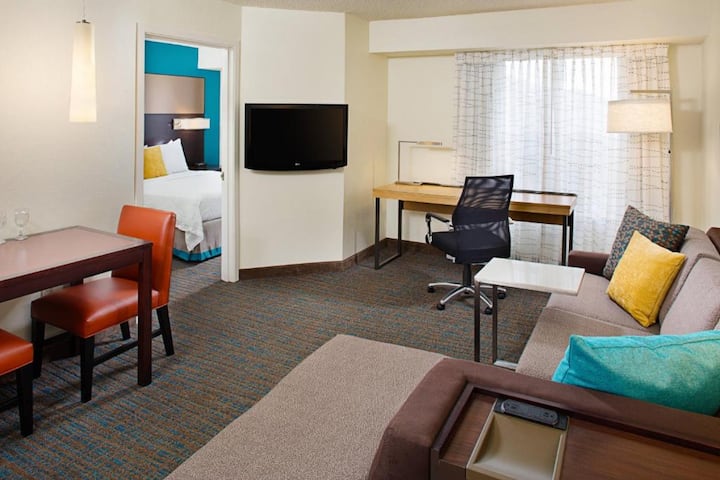 Home-like Comfort | Detroit’s Just Minutes Away! - Livonia, MI