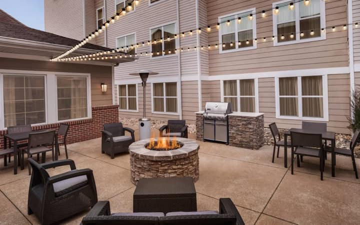 Close To Exton Square Mall + Free Breakfast & Gym - West Chester, PA