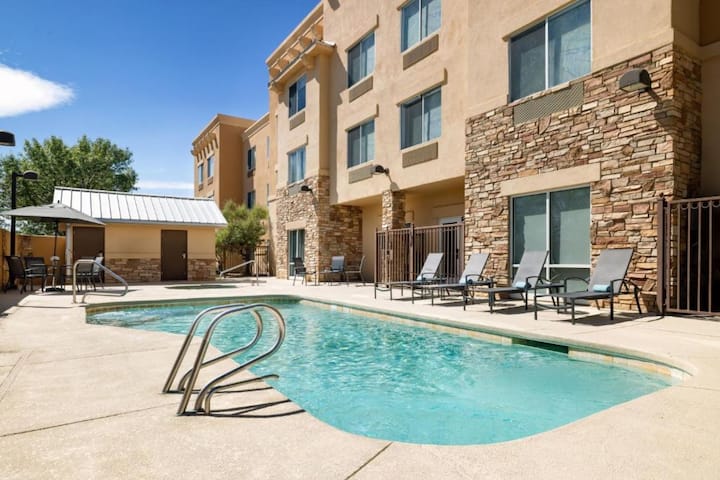 Downtown Roswell + Free Breakfast & Pool - Roswell, NM