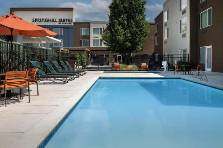 Perfect Home Base To Explore Idaho | Outdoor Pool - Boise, ID