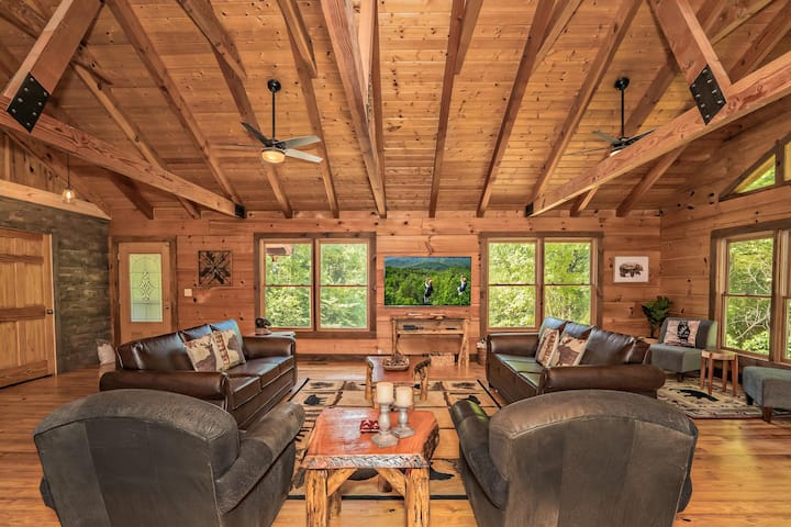 Thegrandcedarhideaway:firepit*games*theater*wi-fi - Sevierville, TN