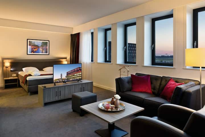 Airport Proximity & City Access With Dining! - Rotterdam