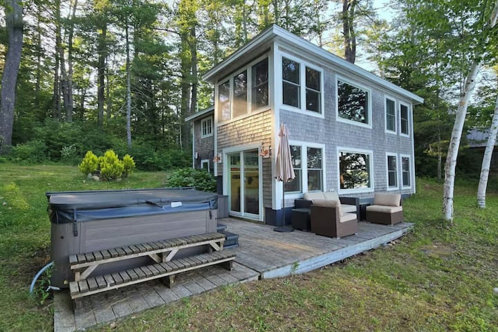 4br Spacious Lakefront Home W/ Hot Tub - Rockland, ME