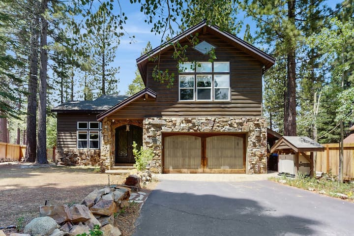 4br Luxe Home With Waterfalls, Indoor Pool - United States