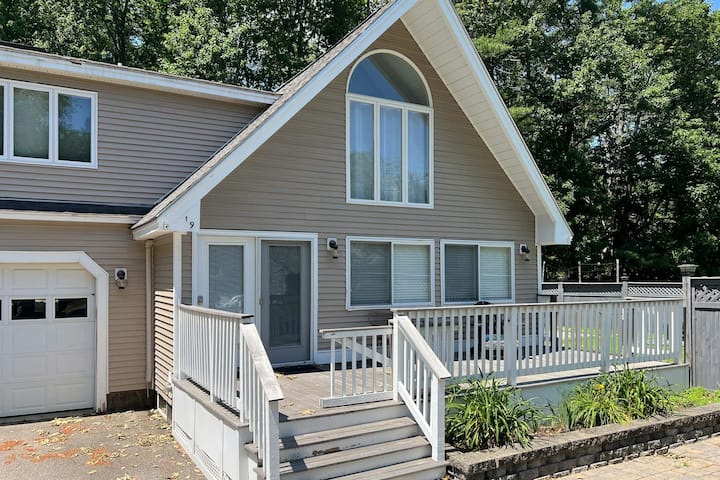 2br Inviting Home With Hot Tub & Deck - Ogunquit, ME