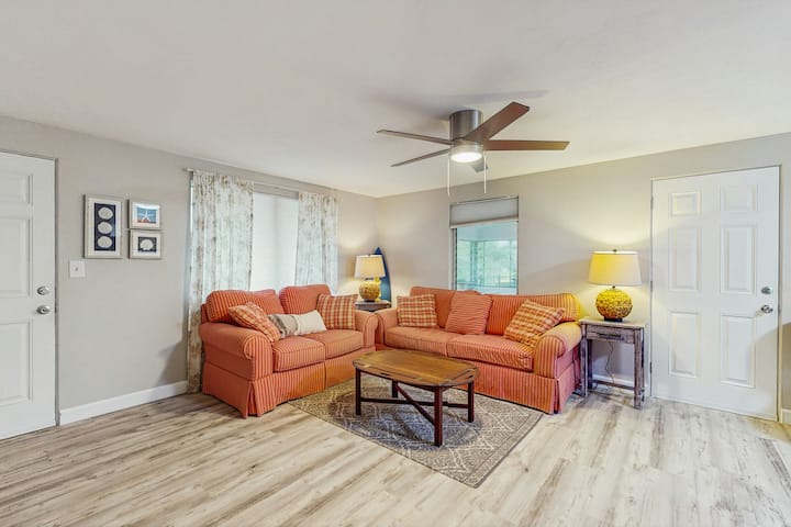 2 Br Home With Boat Dock And Yard - Englewood, FL