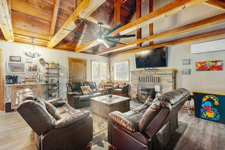 3br Dog-friendly Cabin With Fireplace, Near Lake - Shaver Lake, CA