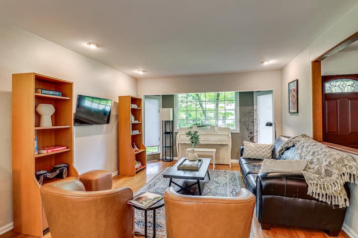 1 Mi To Campus: Princeton Home W/ Furnished Deck - Carnegie Lake, NJ