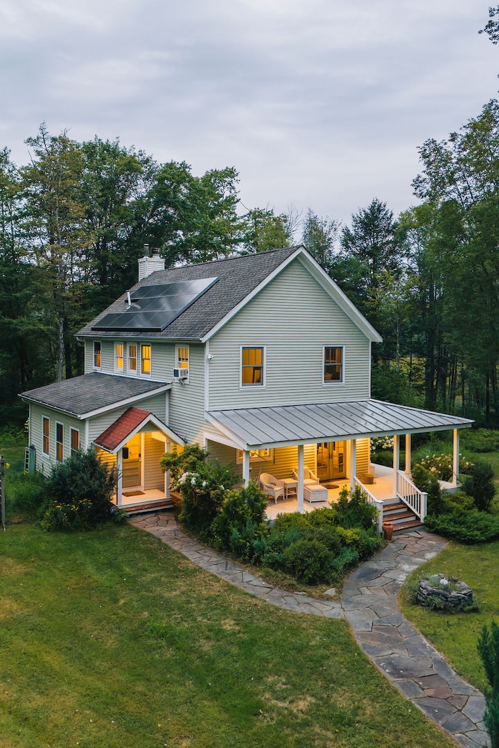 Secluded Charming Farmhouse Lake Views Firepit - Bethel, NY