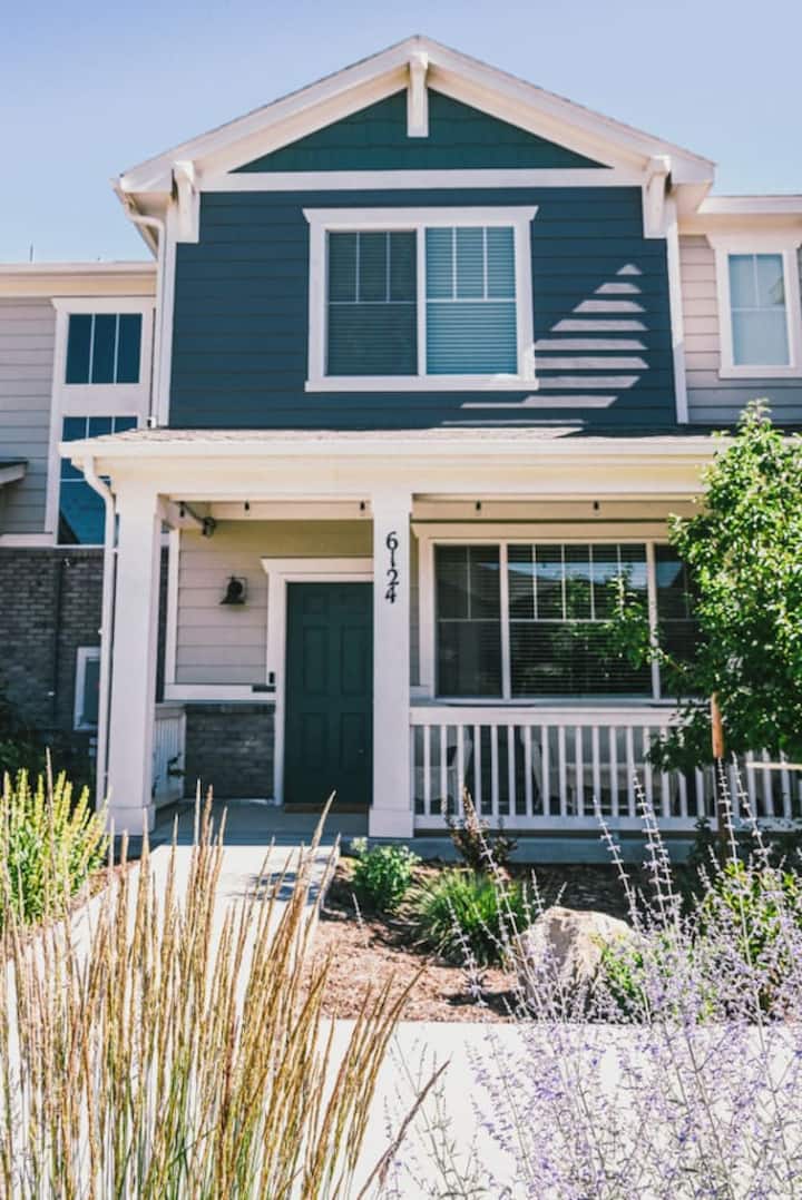 Modern Townhome Near Airport & Gaylord - Aurora