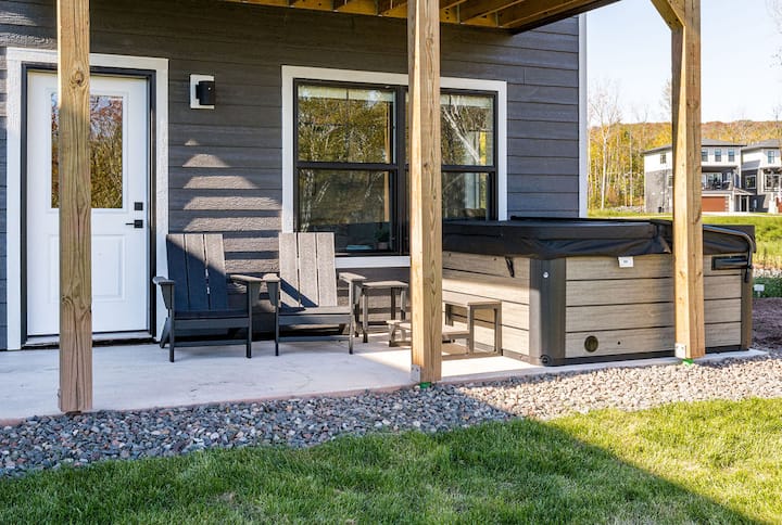 Riverwest Rivers Edge - Brand New - Hot Tub - Duluth, MN