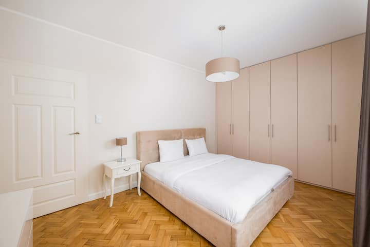 Royal Baths Bright Apartment - Warsaw Chopin Airport (WAW)