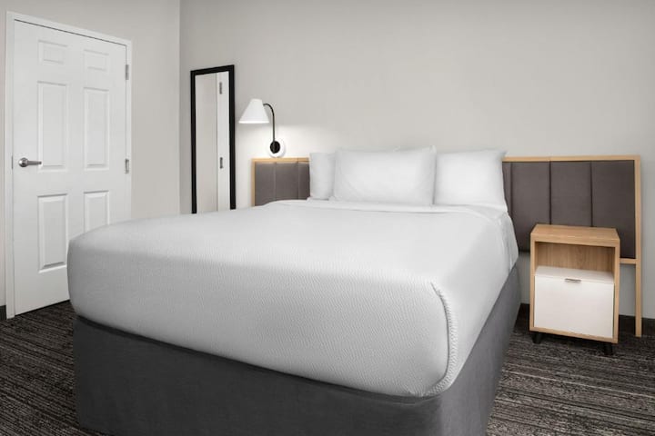 Sacramento Retreat | Sightseeing. Free Breakfast - Sacramento, CA