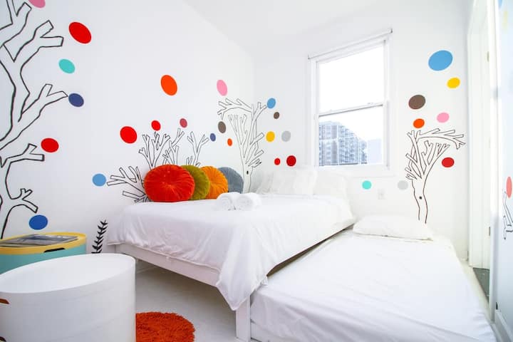 The High Tide Studio #2 - 로커웨이 비치