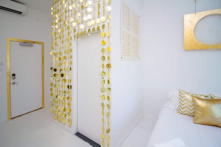 The High Tide Studio #4 - Rockaway Beach