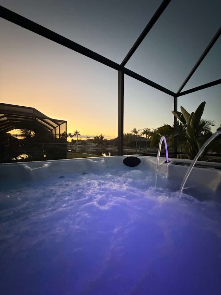 Waterfront House With Heated Pool And Jacuzzi - Cape Coral, FL