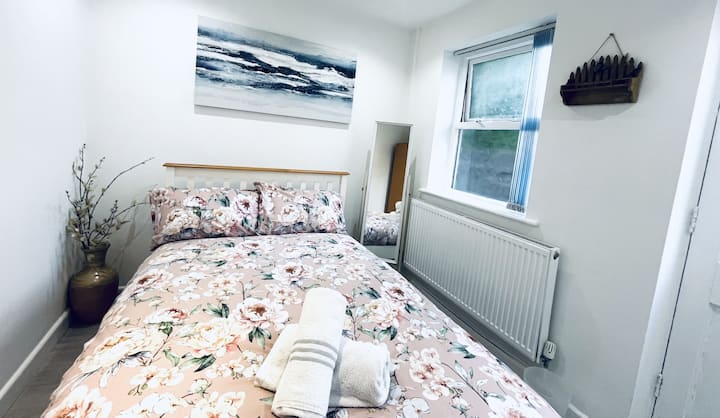 Modern Three Bedroom Apartment - Cardiff