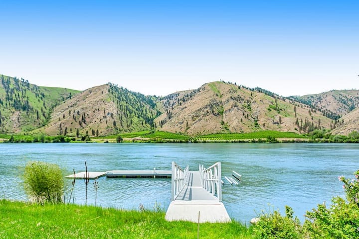 Riverside 4-bed Home With Stellar Views & Gameroom - Daroga State Park, Orondo