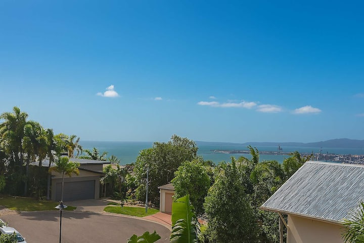The Lookout Retreat- Peak Perfection - Vincent
