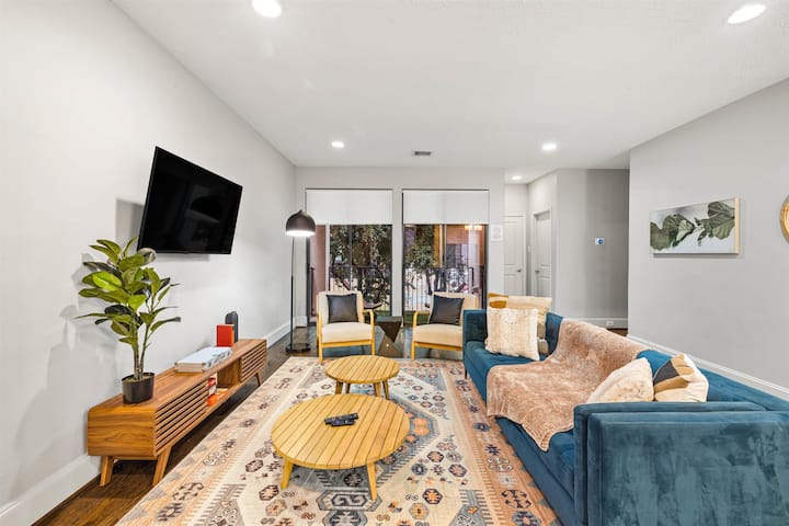 Near Midtown + Downtown | Games Wifi Balcony Pets - Houston, TX