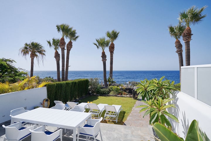 Bright Oceanfront Bungalow: Views, Coastal Style - Tenerife