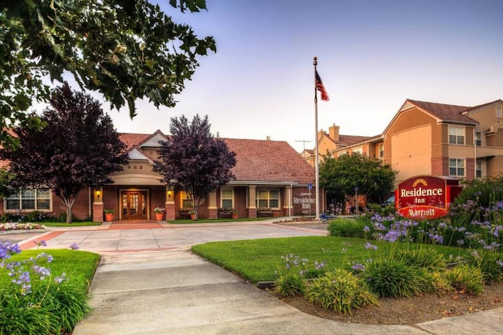 Golf Realm | Zoo. Free Breakfast - Morgan Hill, CA