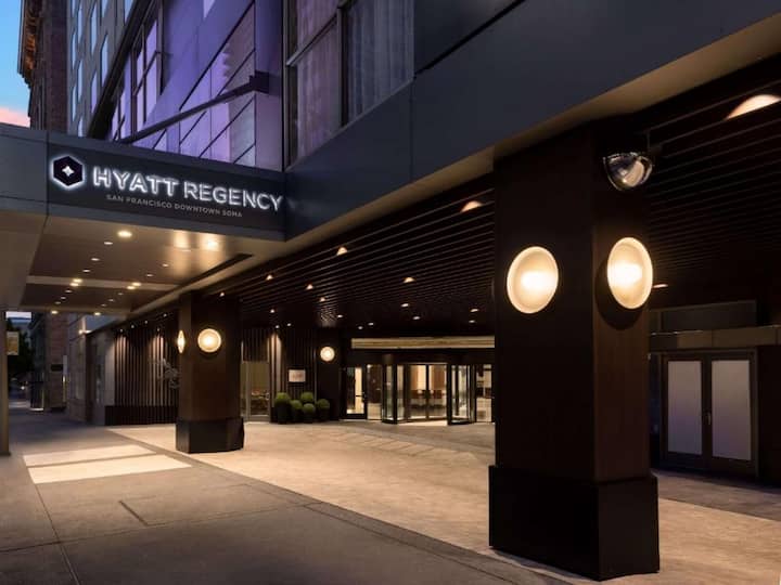 Sophisticated Stay | Cable Cars Tours. Gym - California
