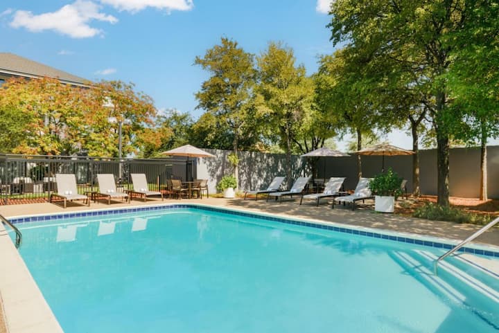 Near Grapevine Mills | Outdoor Pool + Fitness - Dallas, TX