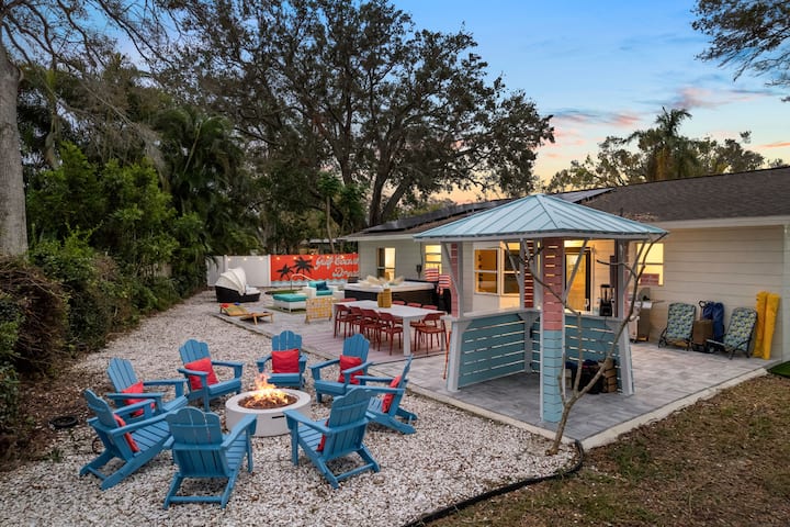 Resort Style Backyard! Pickleball•pool•putt Putt - Indian Rocks Beach, FL