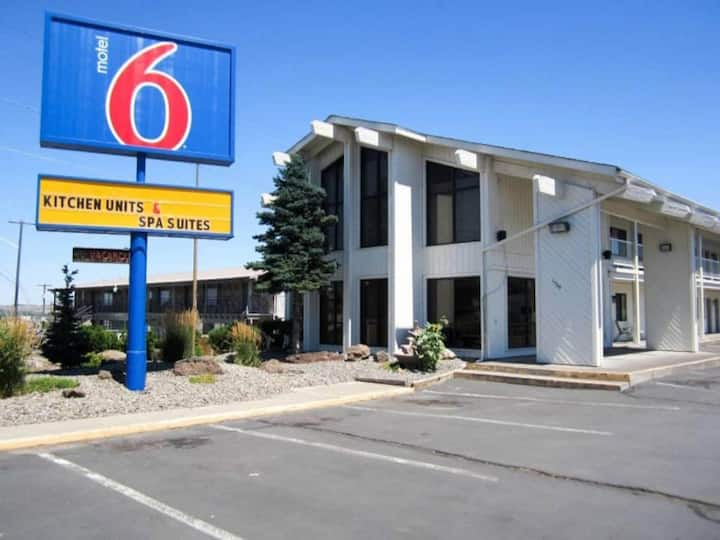 1 Lit Queen | Ns - Madras, OR