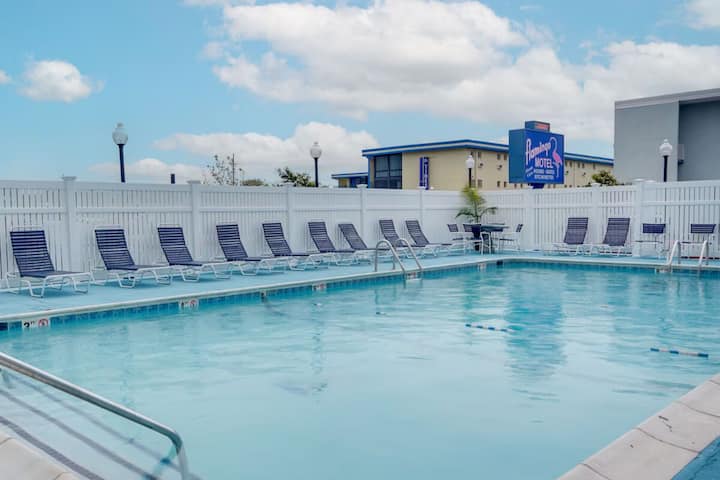 Steps From The Sand | Ocean Views & Pools. Balcony - Ocean City, MD