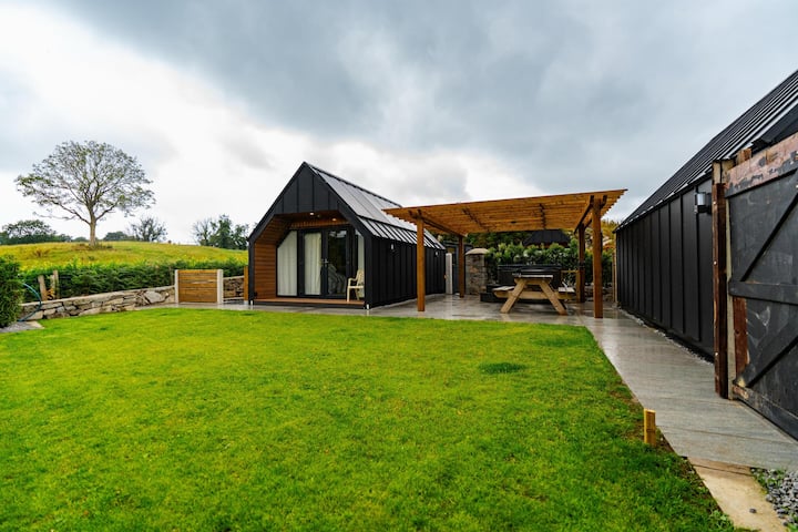 Luxury Cabin With Private Hot Tub 5 - Newry