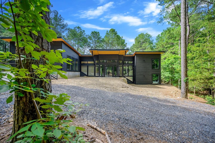 Modern Vue High Luxe 2+ Acres, Sleeps 10, - Broken Bow, OK