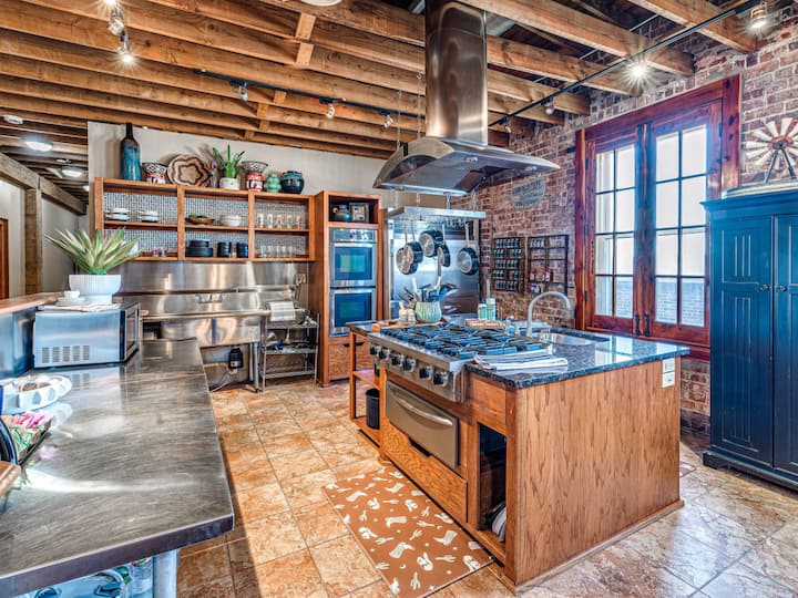 The Longhorn Loft – 4-bed Stockyards Hideaway - Oklahoma