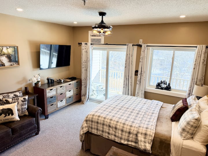Stunning Mountain Views!  Cozy Studio Resort Condo - Loon Mountain, NH