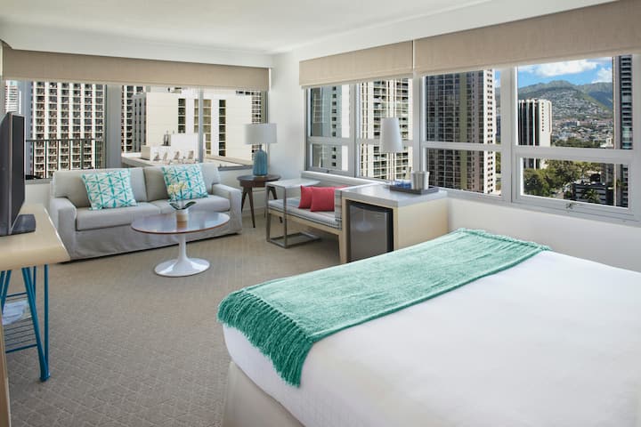 Hotel Room With Balcony And City View | 1 King Bed - Honolulu, HI