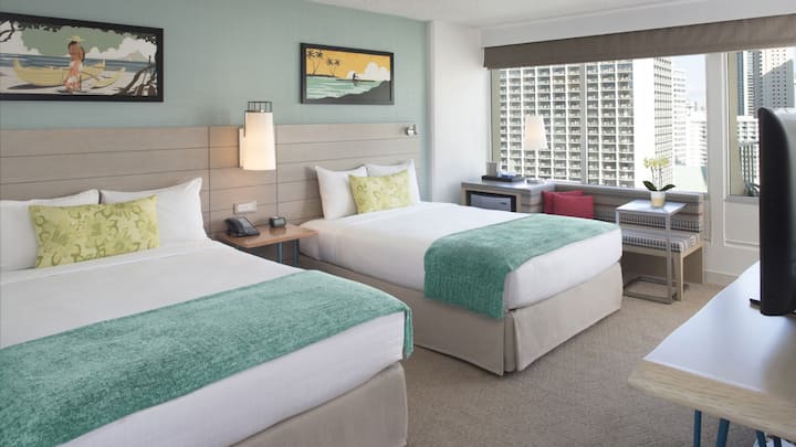 Hotel Room | Balcony, City View And 2 Queen Beds - Honolulu, HI