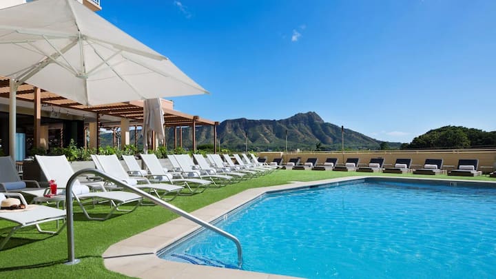 Hotel Room | Balcony, City View And 2 Queen Beds - Honolulu, HI