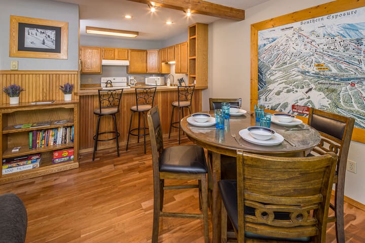 New! Wood Stove, Walking Distance To Town Center - Big Sky, MT