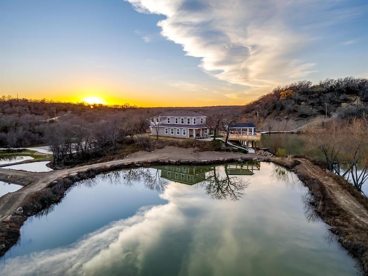 Stocked Pond, Private Fishing Lake! - Runaway Bay, TX