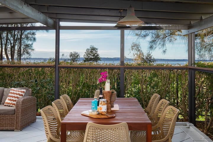 The Lake Haus—spacious Waterfront Escape With Pool - The Entrance